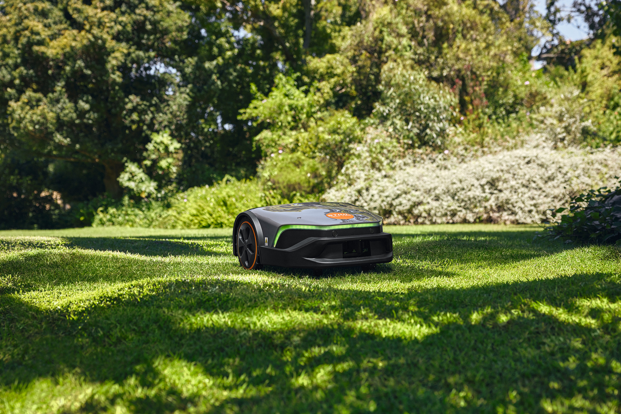 iMOW® 6 robotic mower | STIHL