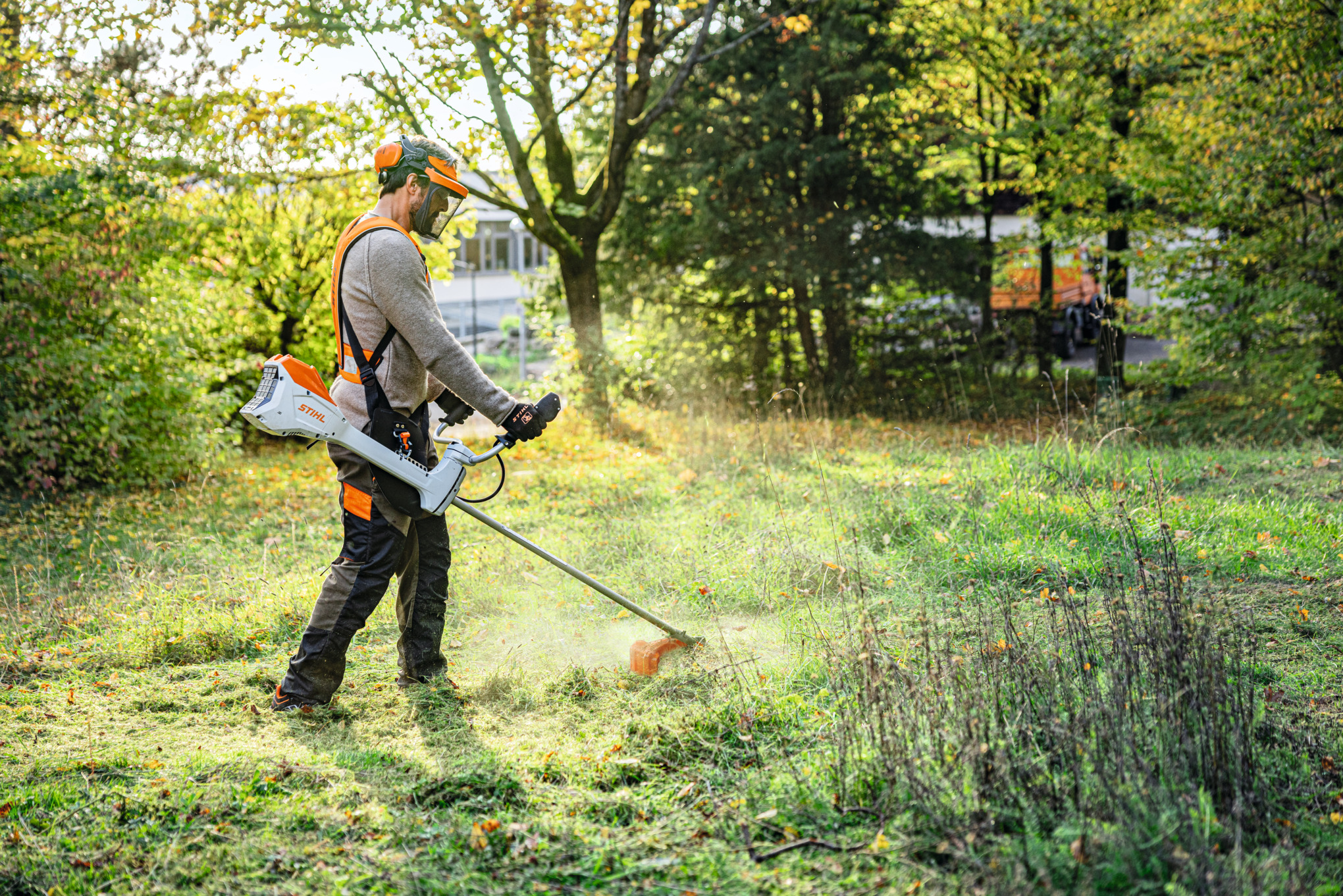 Comfortable working: the benefits of the FSA 200 brushcutter | STIHL