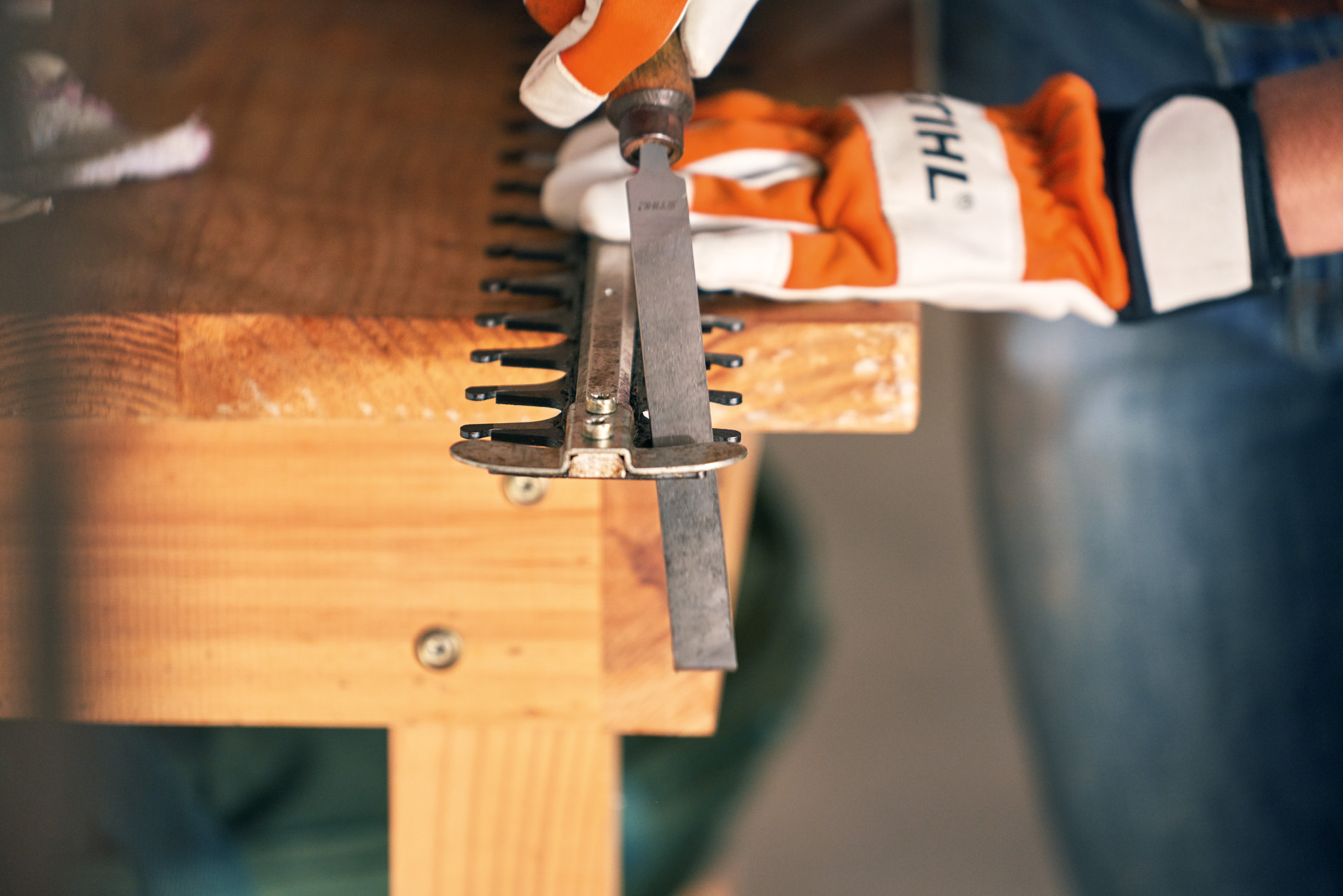 Hedge shears sharpening tool store