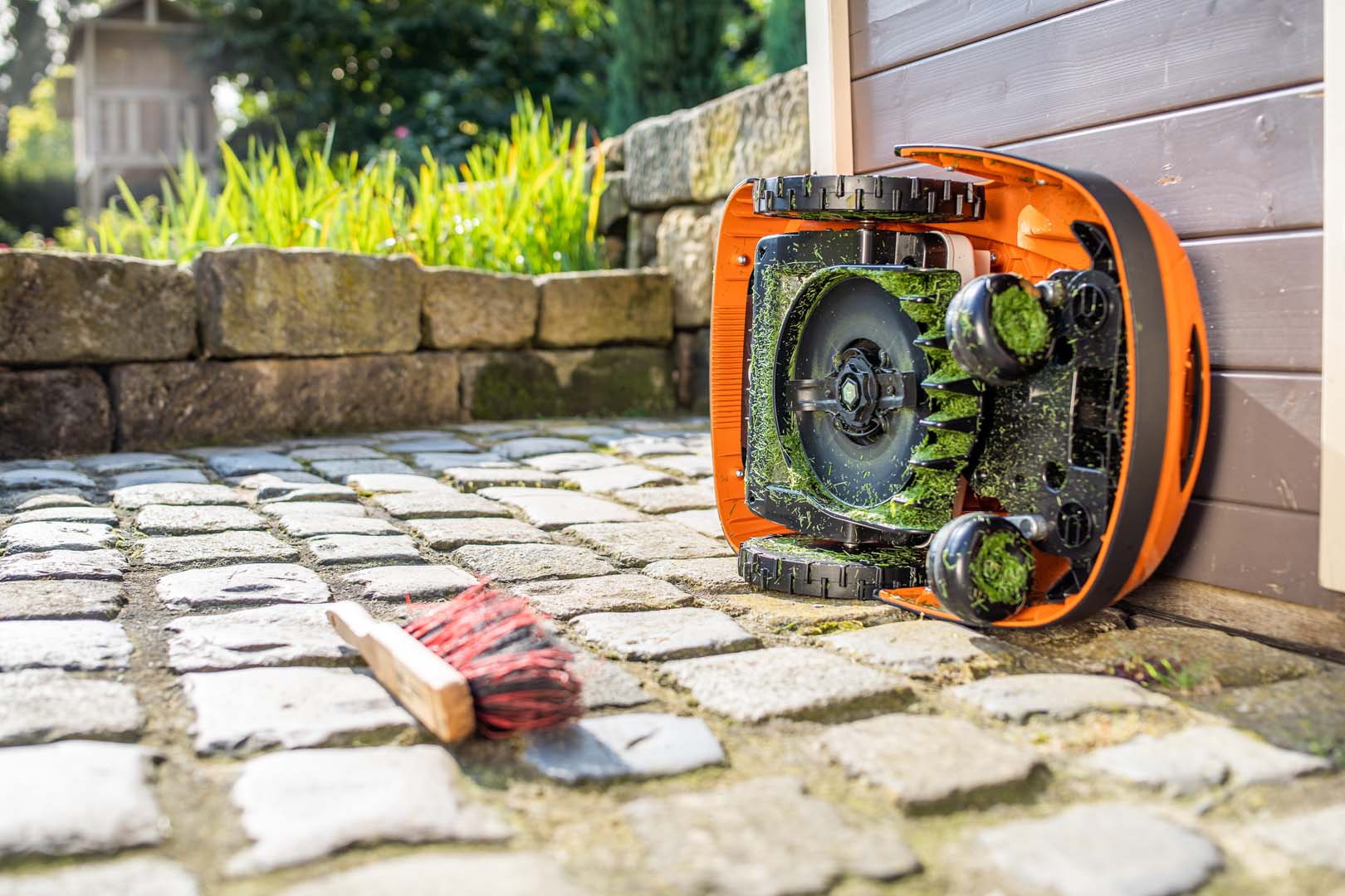iMOW® robotic lawn mower installation guide | STIHL